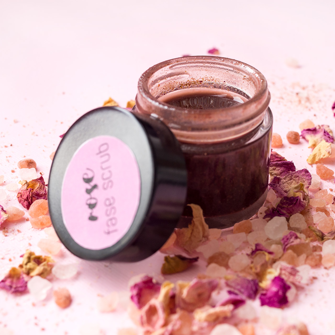 Розов пилинг за лице / Rose face scrub | Кукуряк