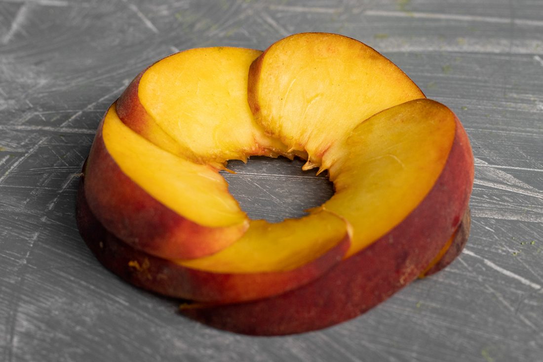 Студено матча лате с праскова / Iced Peach Matcha Latte | Кукуряк